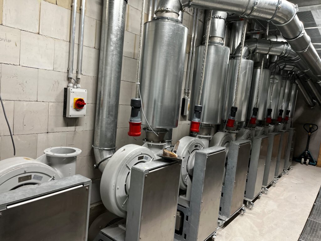 almaak international GmbH